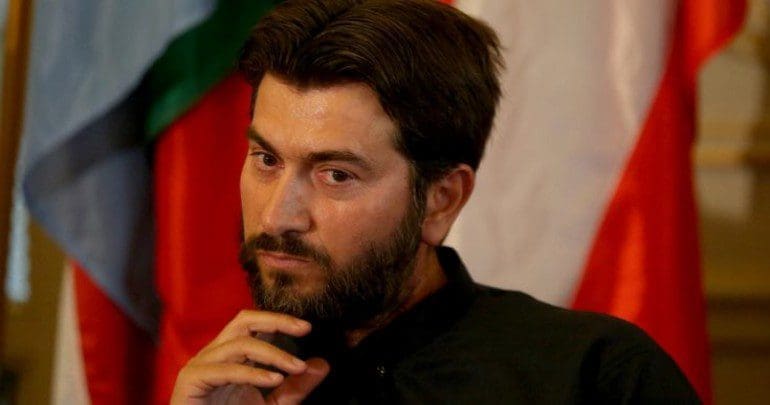 Εδώ παπάς, εκεί παπάς, που είναι ο παπάς; | Podcast Τι φάση;!